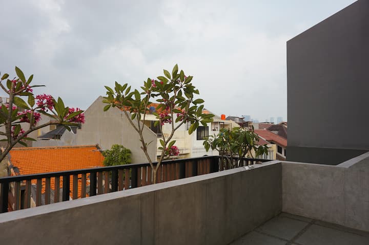 Homey 4br Near Central Park + Free Parking & Wifi - 자카르타