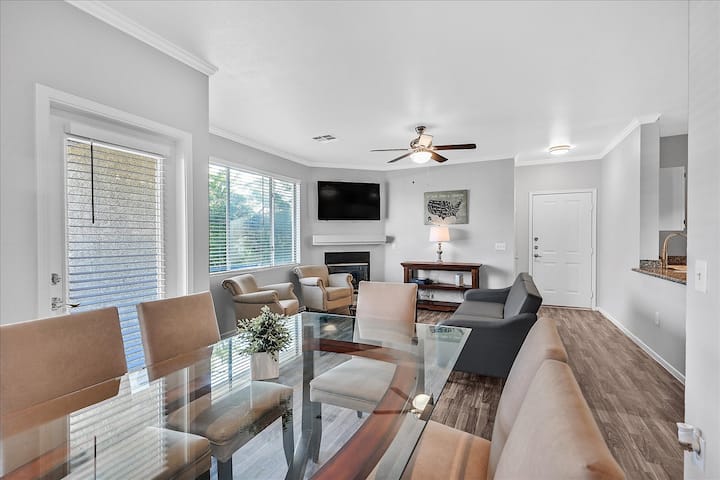 Sweet Condo! Covered Parking
Seven Hills - Henderson, NV