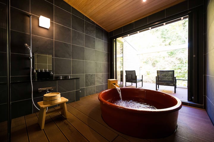 専用露天風呂でととのう、湯殿ととのゆ、客室名なつ - Shimoda