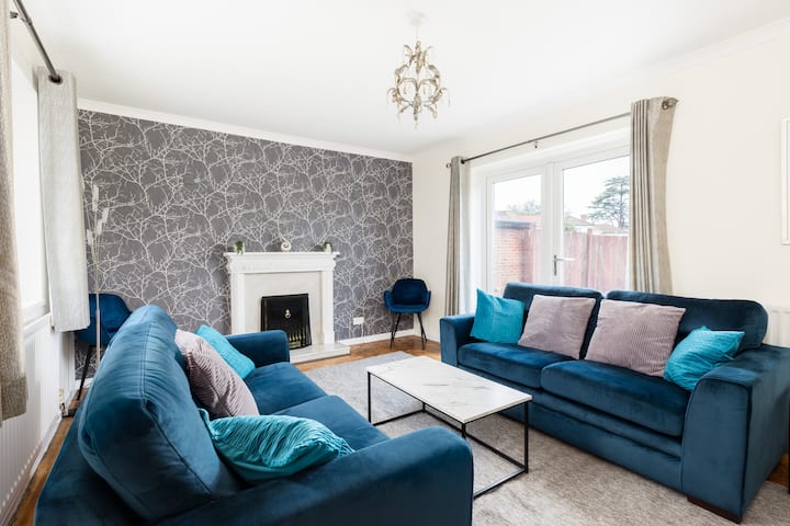 Spacious 4 Bed In Leamington Spa With Parking - 皇家利明頓溫泉