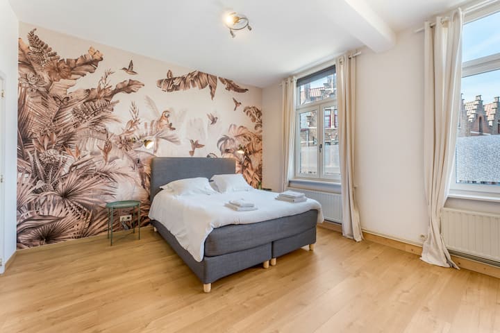 2 Connected Rooms In City Center + Private Parking - Bruges