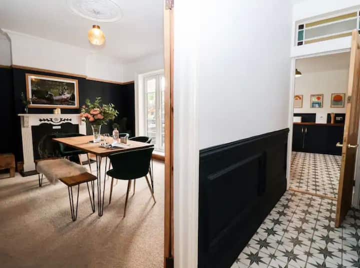 Beautiful 4 Bed Beach House - Pool Table & Parking - Lowestoft