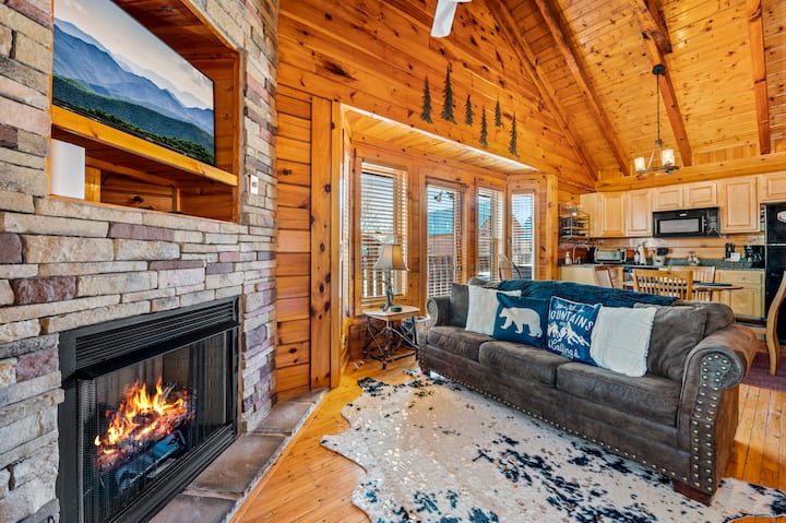 April Booking Fast~cozy Log Cabin~private Hot Tub - Pigeon Forge, TN