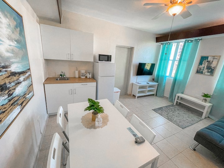 Full A/c! Beach Is Down The Street San Jorge! - San Juan, Puerto Rico