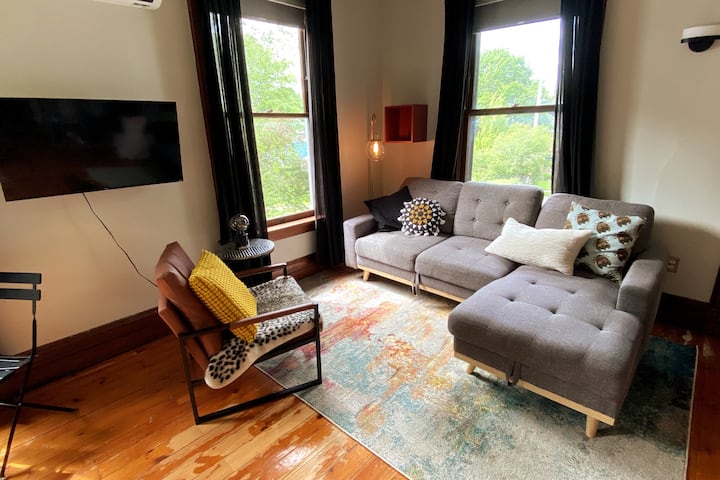 Private Studio W/ Eclectic Vibe - Cayuga Lake, NY