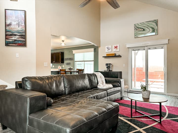 Clean Family-friendly 3br 10 Min From Peterson Sfb - Colorado Springs, CO