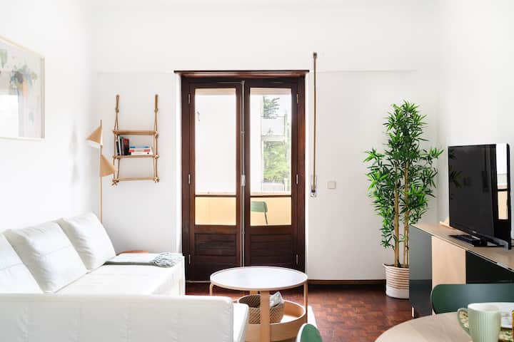 Home For All - Oeiras. Walk To Train. Fast Wi-fi - Oeiras