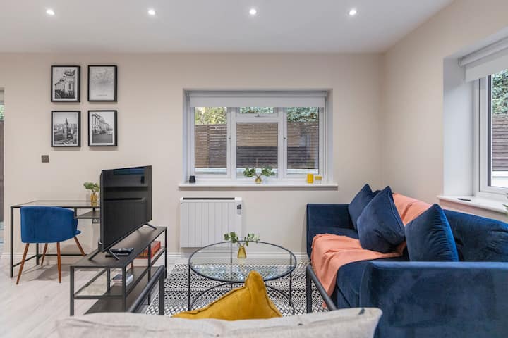 Tranquil Retreat In Hendon: Comfort & Style Await - Central London