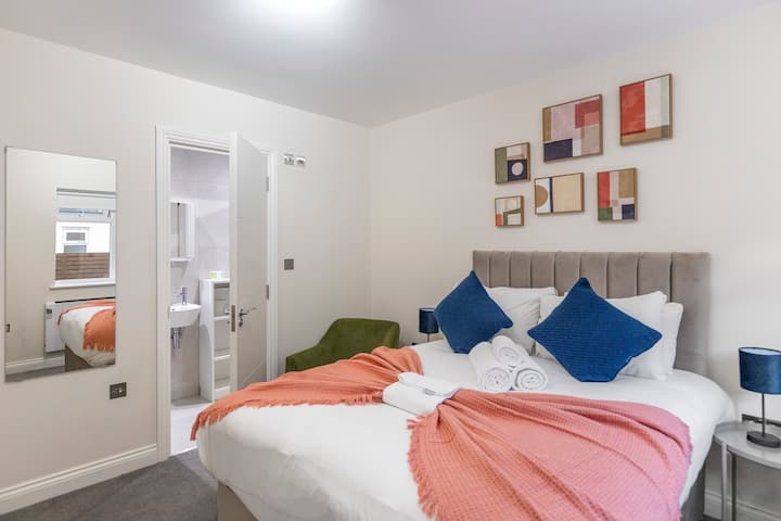 Tranquil Retreat In Hendon: Comfort & Style Await - London