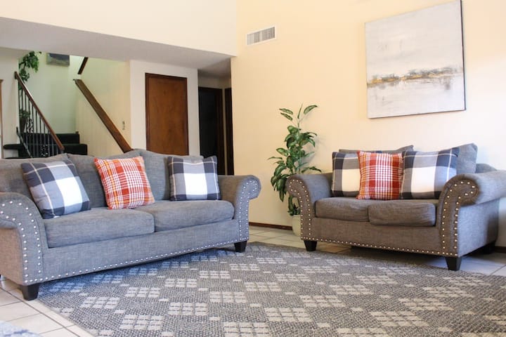 East Side 4 King Beds, Wifi, For Up To 10 Guests - El Paso, TX