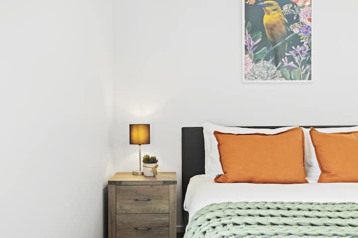 Brand New Townhouse - With Car Park - Christchurch