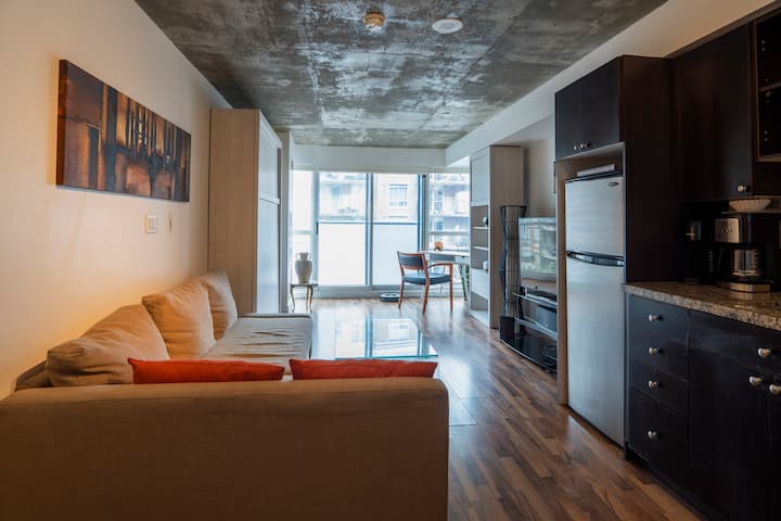 Loft-style Condo Liberty Toronto Close Amenities - Toronto, ON