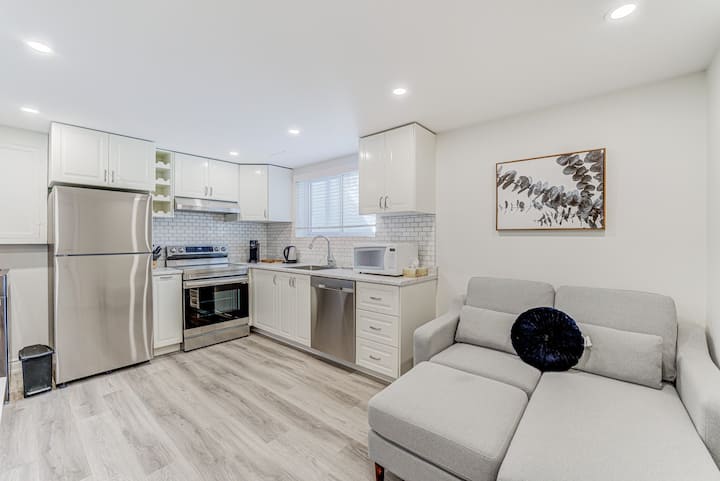 Cozy & Modern With Natural Light - Vaughan