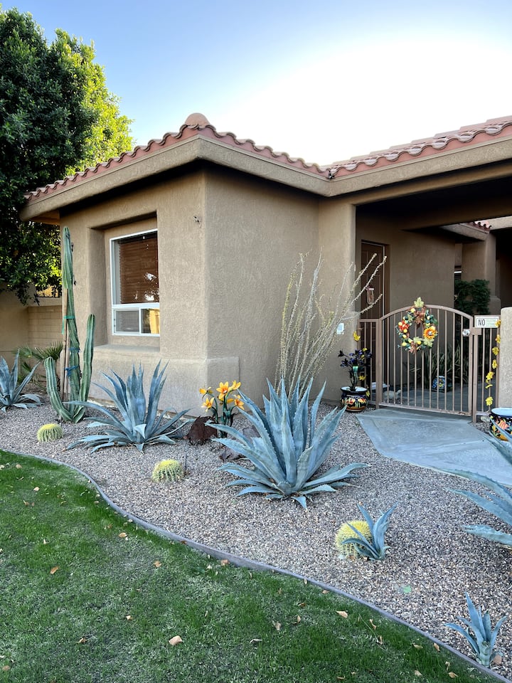 Centrally Located Comfy Casita - Palm Desert, CA