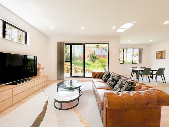 Brand New House In Forresthill - Auckland
