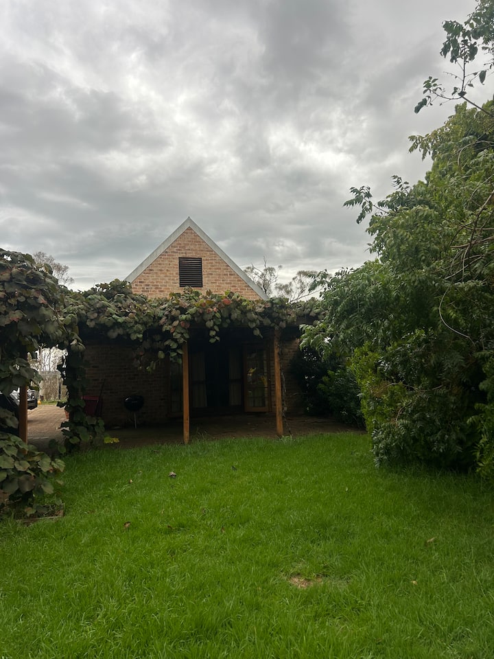 Cozy Country Retreat - Armidale