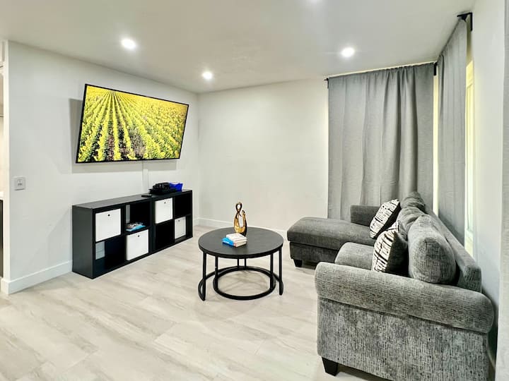 3br Pool Home: King Bed, 6-car Prk, Wfh - San Bernardino, CA
