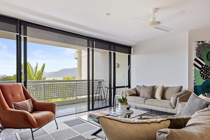 The Abbott—a Sea-swept Esplanade Abode - Cairns