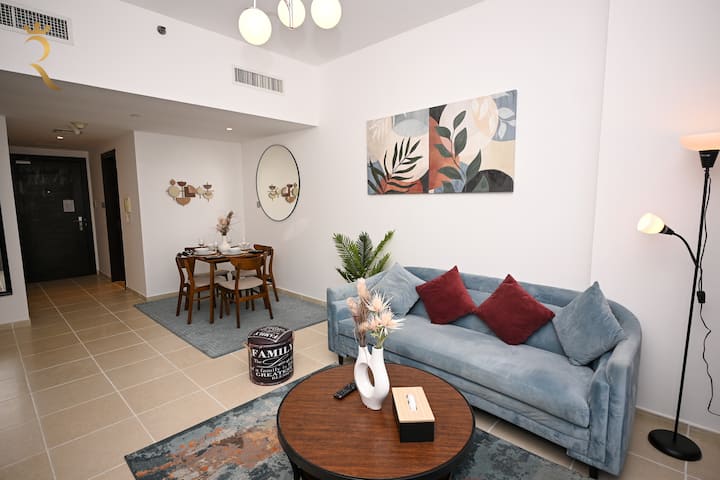 Luminous 1br•modern Pool Access With Comfy Vibes - Abu Dhabi