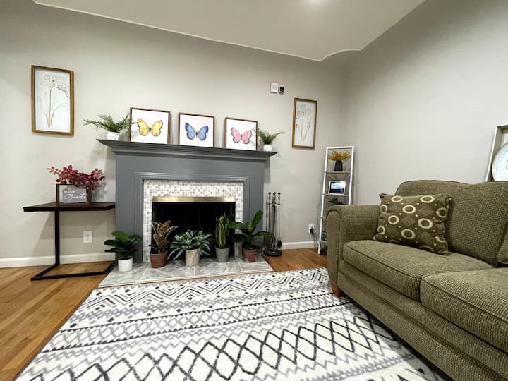 Quite, Clean & Cozy 3br/2b House - Stockton, CA