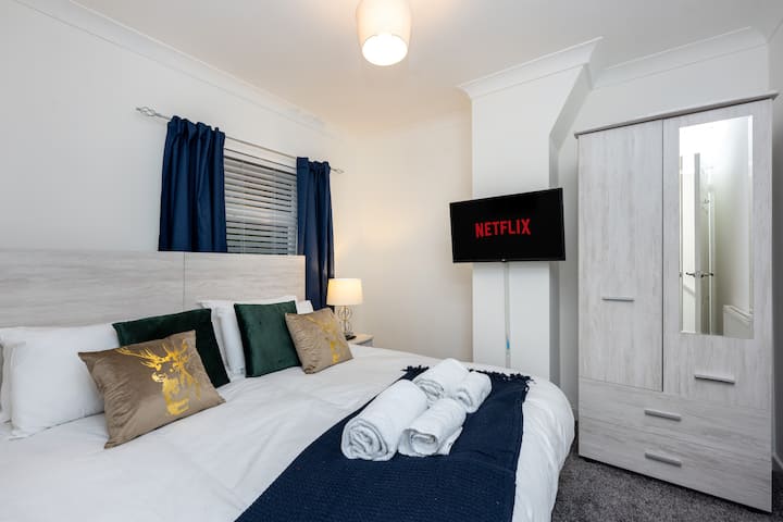 King Beds Near Morriston Hospital M4 Access - Swansea