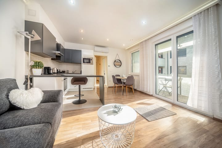 Grace Pine Apartment 3 - Budapest
