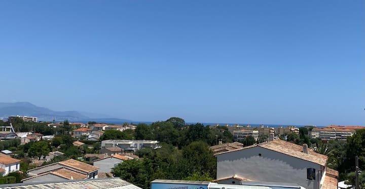Appartement Vue Mer Dans Villa - Biot