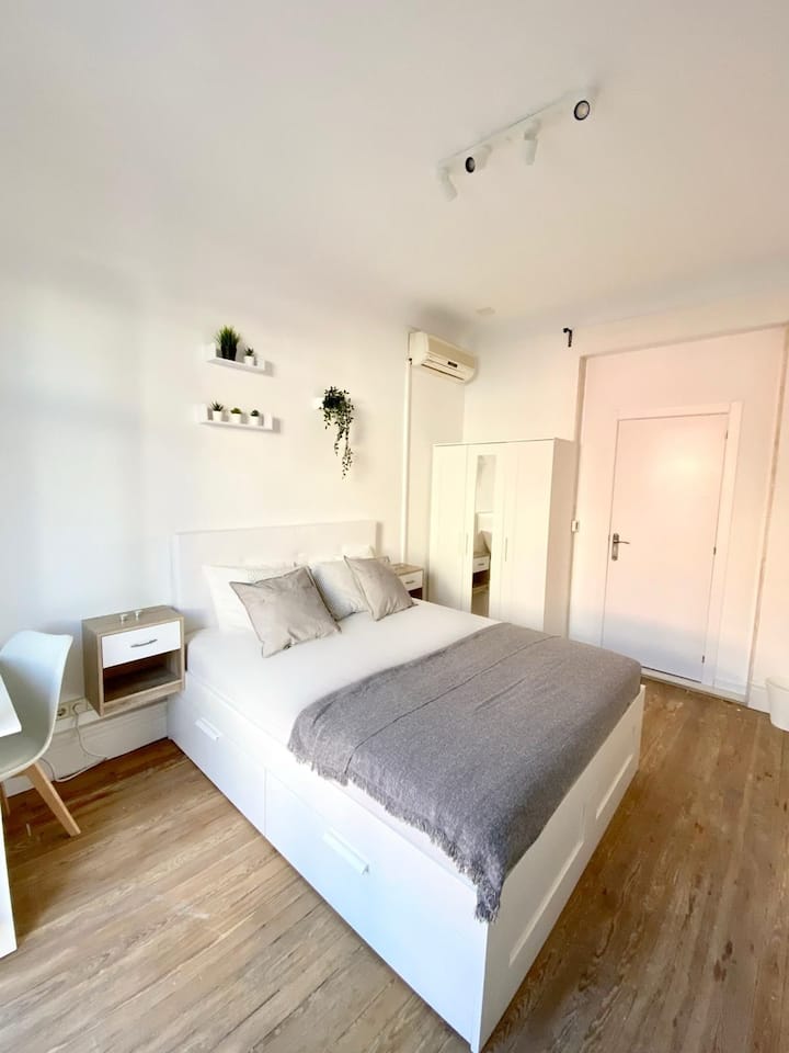 Habitación En Gran Vía - Plaza De Chueca - Madrid