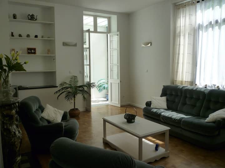 Location Semaine, Vaste Appart Rez-de-chaussée - Arras