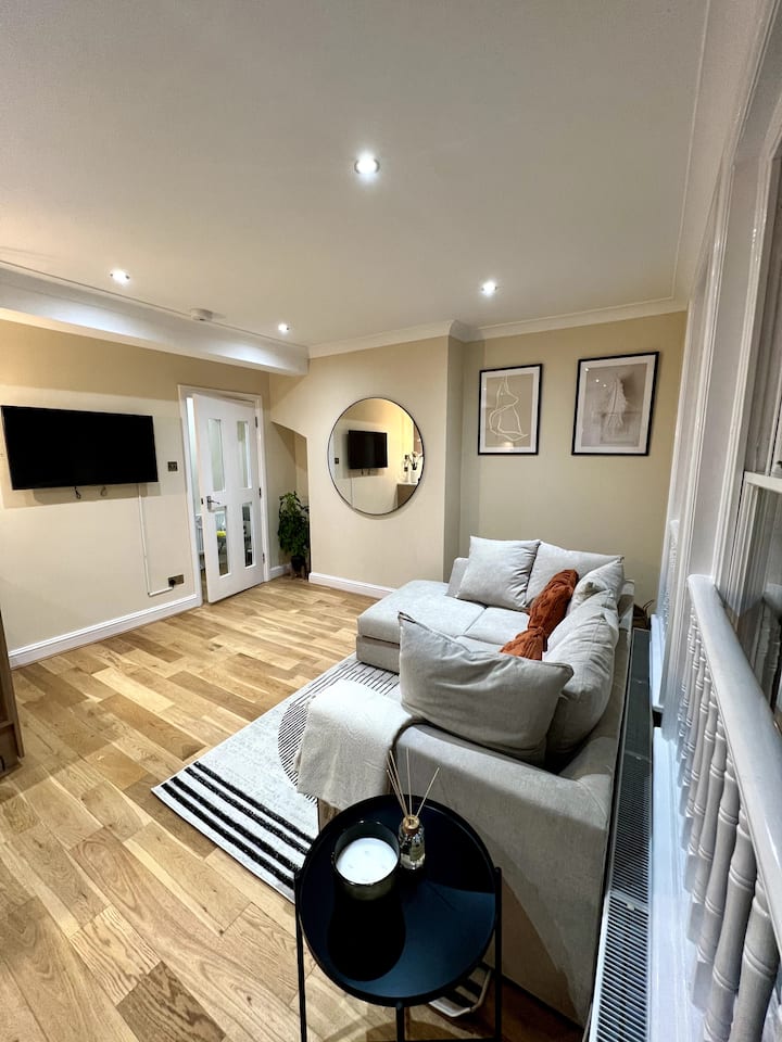 Home Away From
Home - Croydon, UK