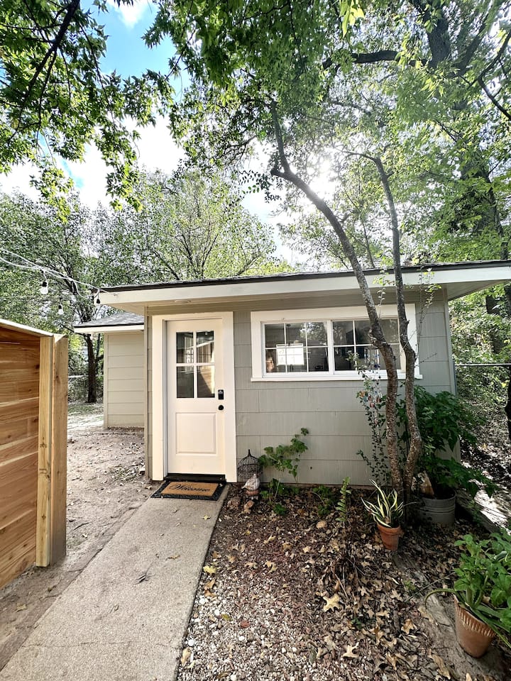 The Cottage @ The Garden House Near Tamu - Bryan, TX