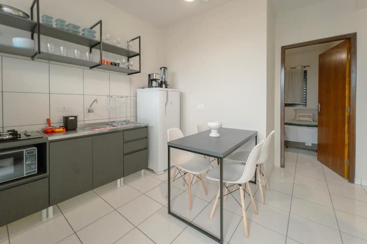 Apto Econômico Zona 7 - 4 Pessoas -  Al15 - Maringá