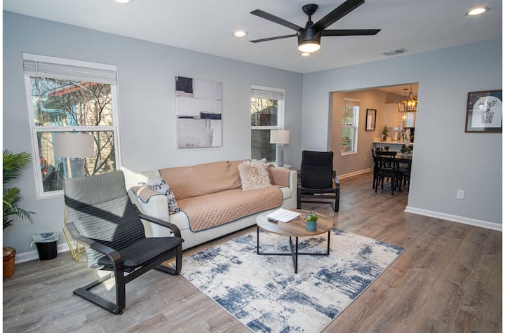 Warm & Cozy 4br/2ba Downtown Home Near Riverwalk - San Antonio, TX