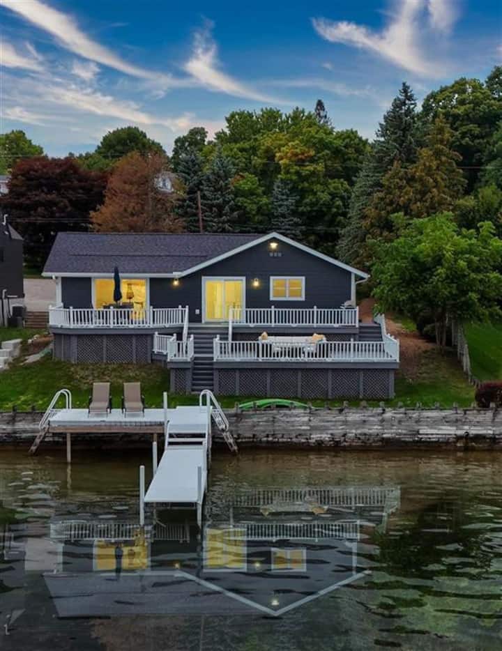The Deck House On Lk. Charlevoix - East Jordan, MI