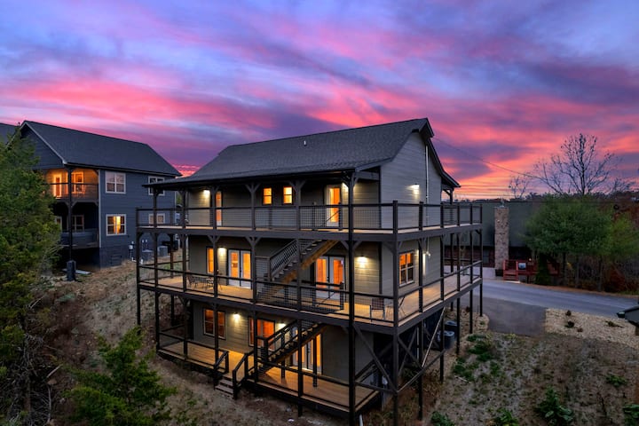 Peaceful/indoor-pool/wrap-around-decks/6b/sleeps20 - Sevierville, TN