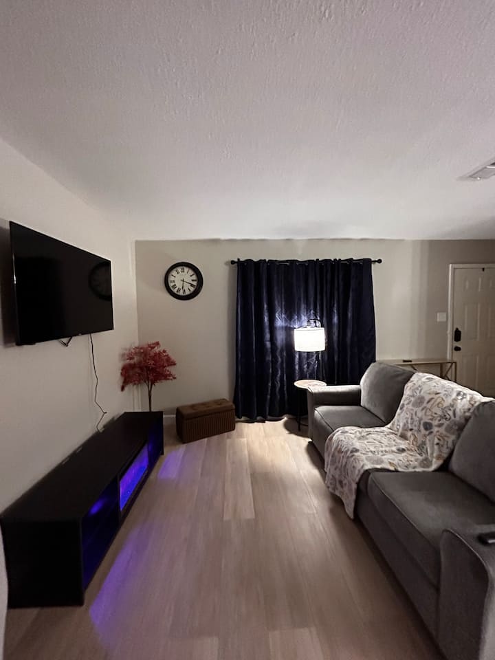 Modern Apt. Near I-10 & Hwy 69 - Beaumont, TX