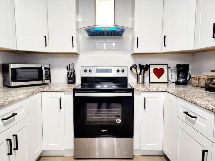 Quiet Cozy Home Retreat - Midland, NC