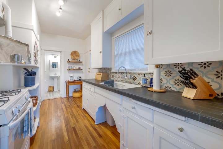 Charm | Near 4th Ave | Walk To U Of A | 1 Br 1 Ba - Tucson, AZ