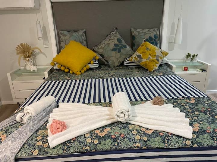 Coastal Home 500m From The Water - Gold Coast