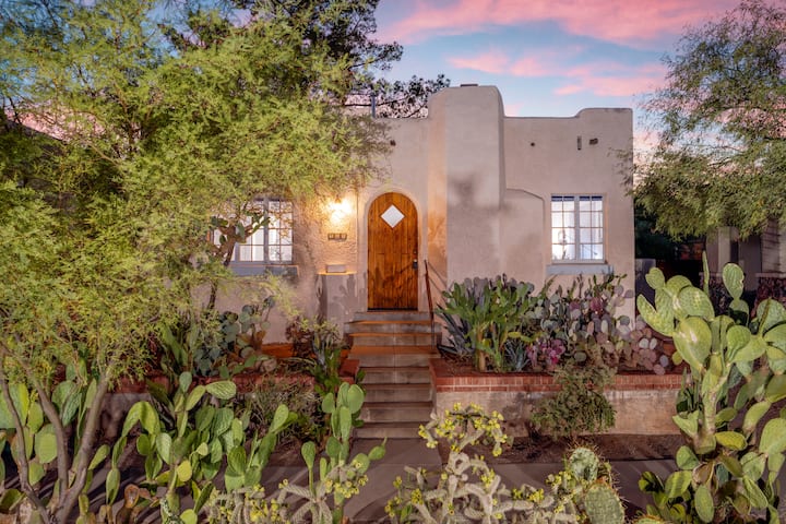 Desert Bloom | 1 Br 1 Ba | Blocks From U Of A - Tucson, AZ