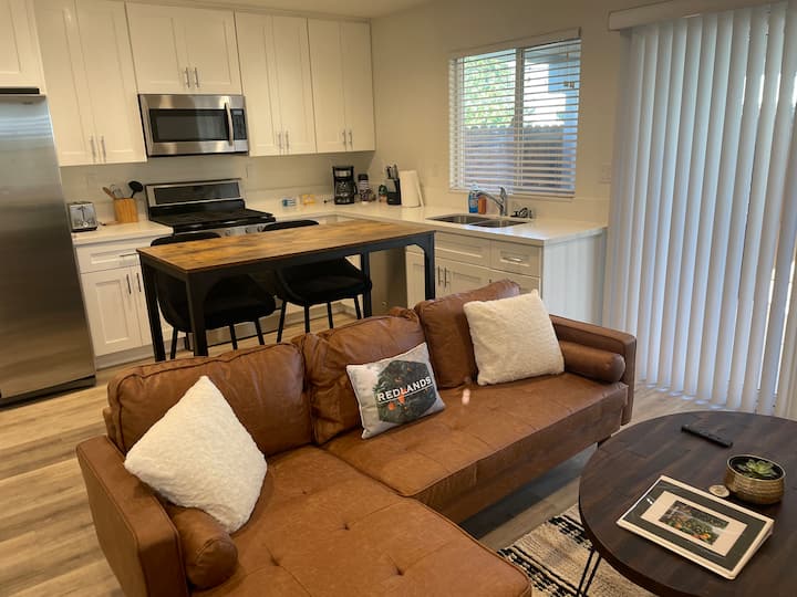 Cozy 2 Bdrm Unit/ 1 Blck U Of R - Redlands, CA