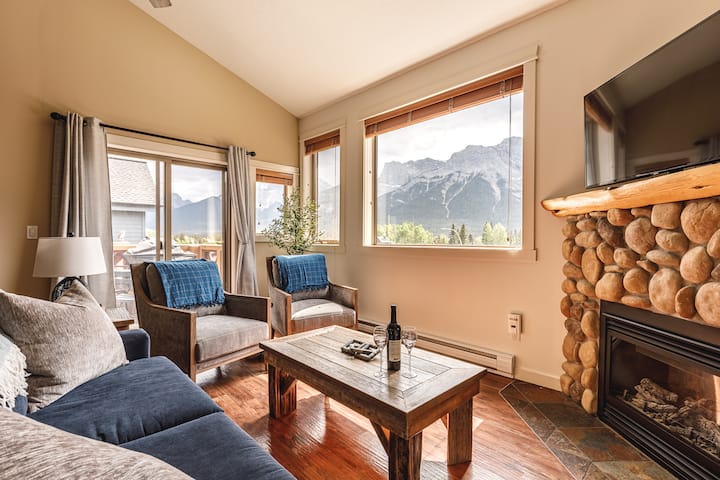 "Rundle Vista" At Canmore Crossing - Alberta