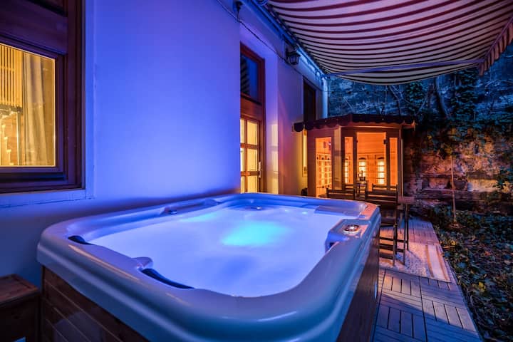 Wellness Wonderland: Garden, Sauna, Jacuzzi In Cbd - Budapest