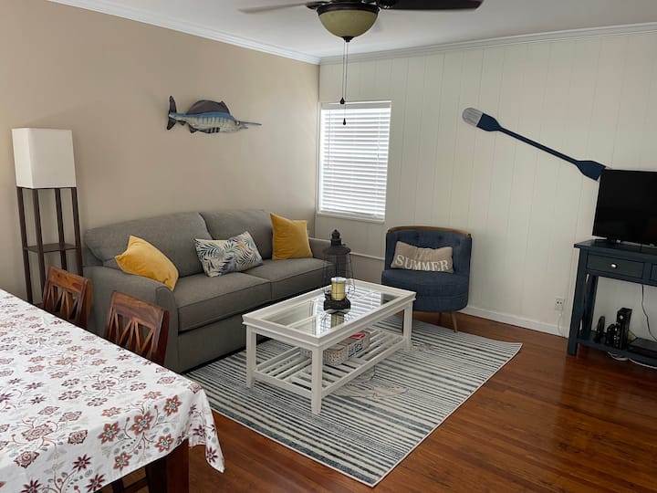 Beach Bungalow Steps From The Ocean - Margate, FL