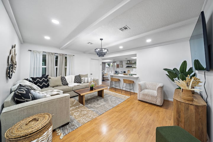 Tranquil Home By Iah Airport, Shop & Dine & Rewind - 훔블