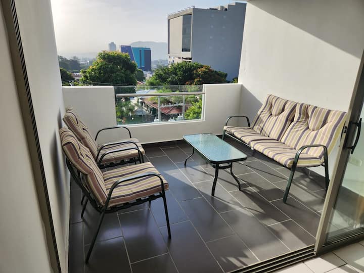 Transito En Lujo - San Salvador