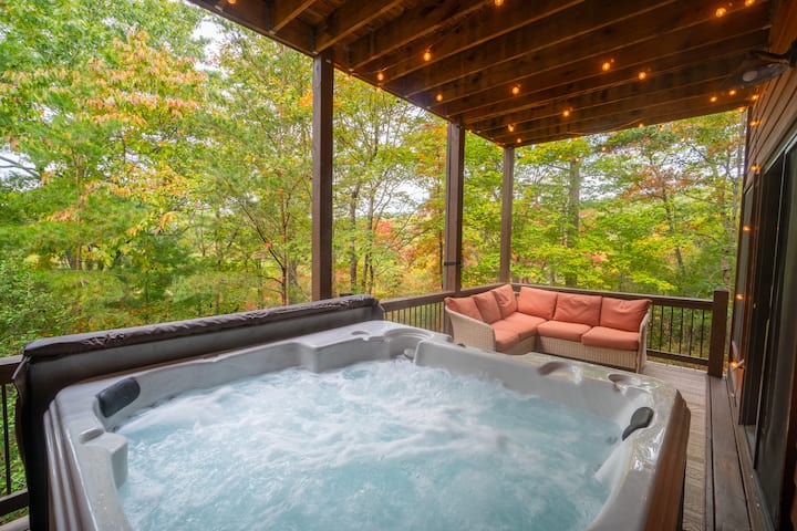 Hot Tub - King Beds - Walk To Helen - Pet Friendly - Helen, GA