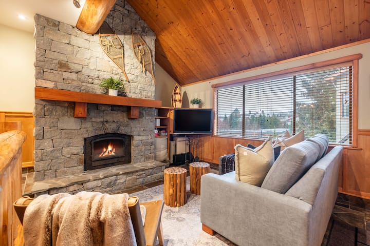 Amazing Location | Private Hot Tub | Free Parking - Whistler