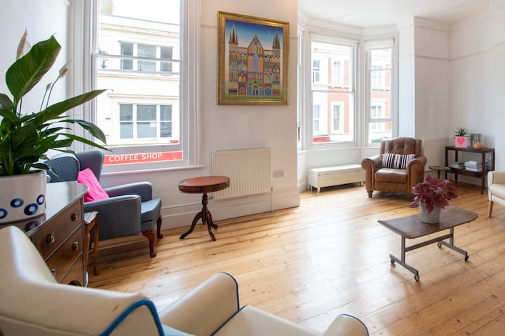 Beautiful, Light & Spacious Apartment With Office - Hastings