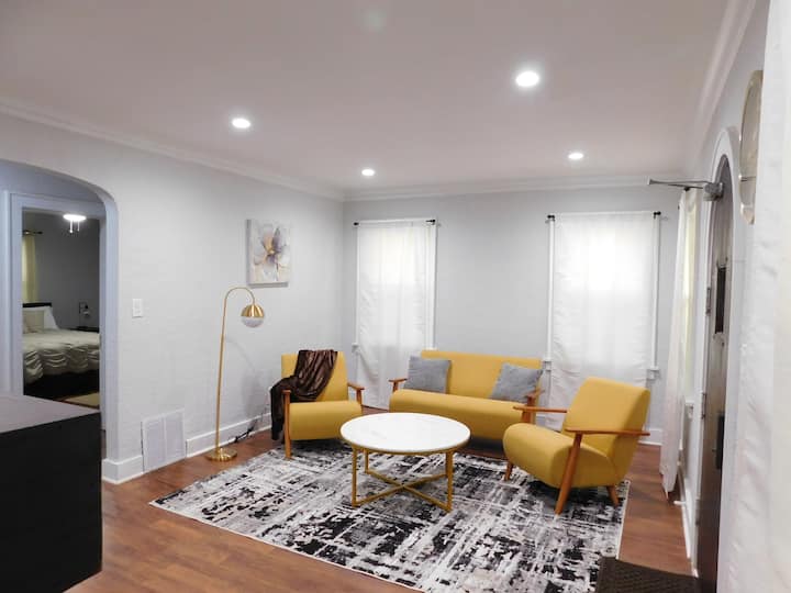 Beautiful Fully Furnished 2-bedroom, 1-bath Home - Wildlife Prairie Park